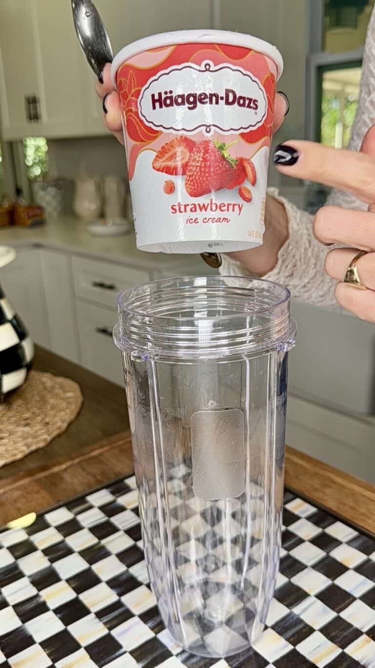 Easy Strawberry Tres Leches Poke Cake (With Strawberry Ice Cream ...